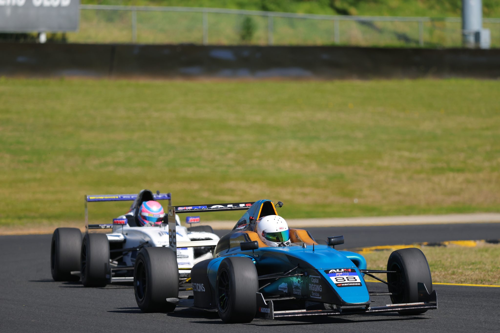 AU4 season tightens at SMSP - Motorsport Australia